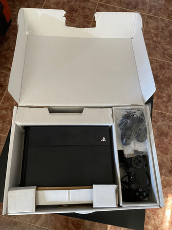 Comprar PS4 completa con caja, manuales, protectores. Todo