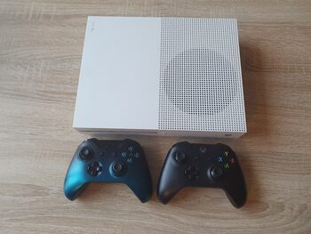 Pirkti XBOX One S 1TB ir 2 pulteliai | ENEBA